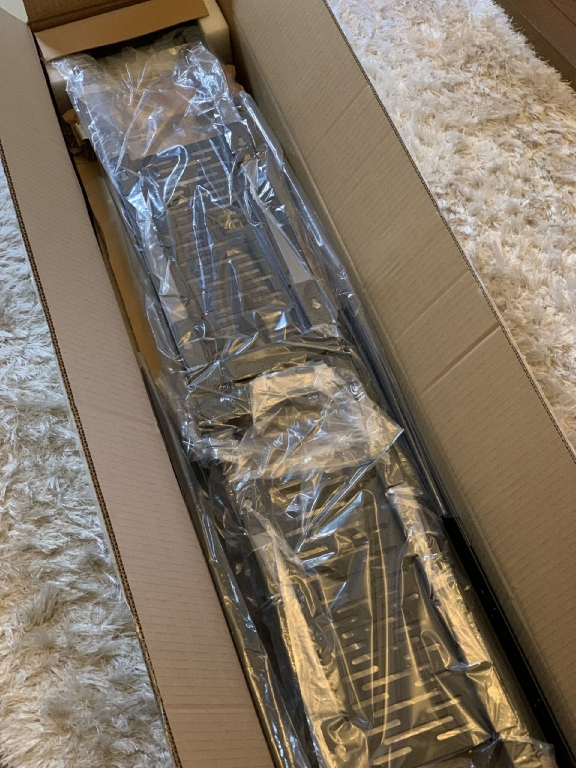 集中力の質が変わる「FlexiSpot E3」レビュー。純正メープル天板と組み合わせて使用レポ｜PR | iO